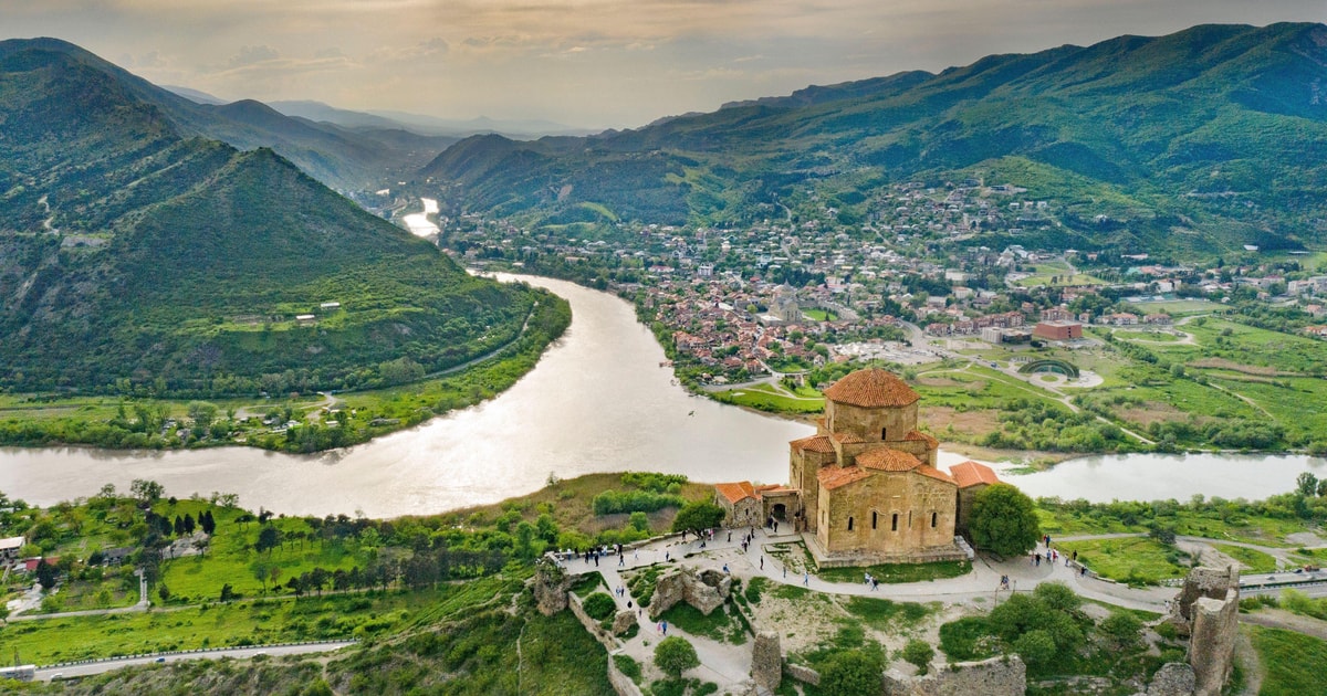 Georgien Heritage Tour-Gori, Mtskheta, Uplistsikhe Höhle | GetYourGuide