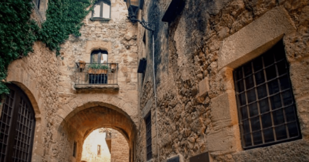 Tour Tossa de Mar y Pueblos Medievales | GetYourGuide