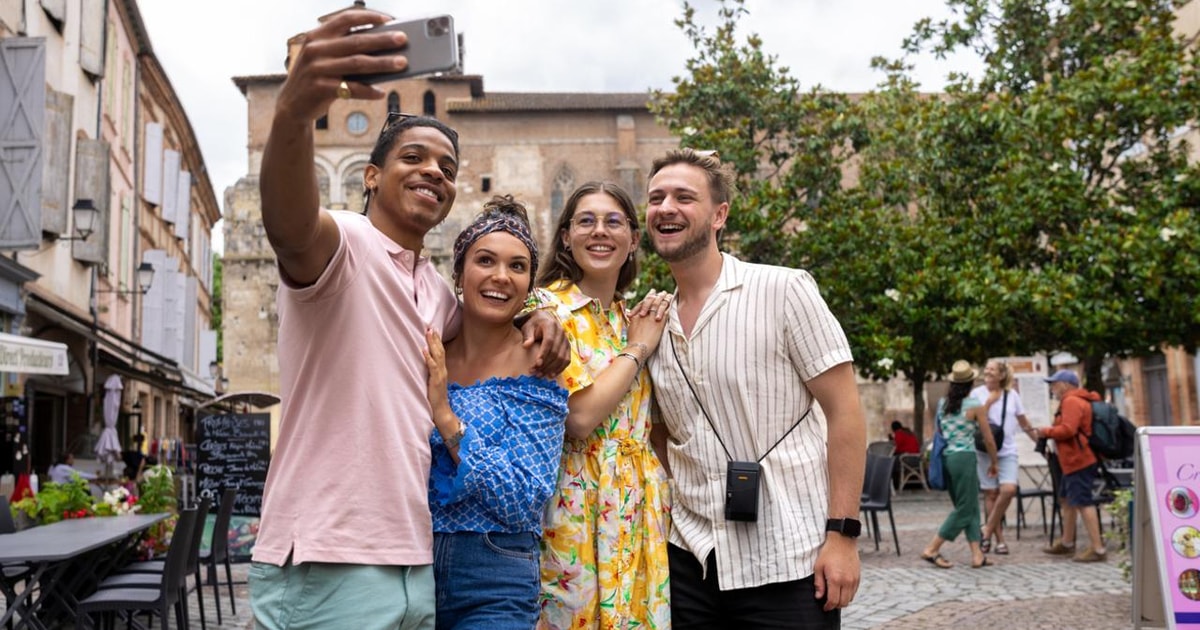 Enchanting Delft Romantic Quest Walking Tour | GetYourGuide