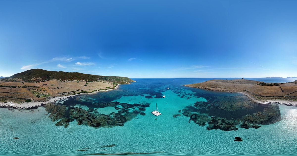 Passeio de catamarã no parque nacional da ilha de Asinara | GetYourGuide