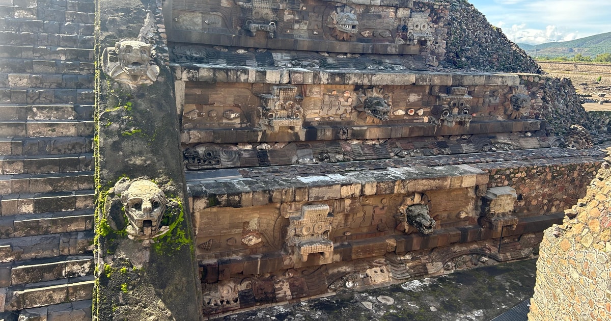 Pyramids of Teotihuacan and Restaurant LA GRUTA (original) | GetYourGuide