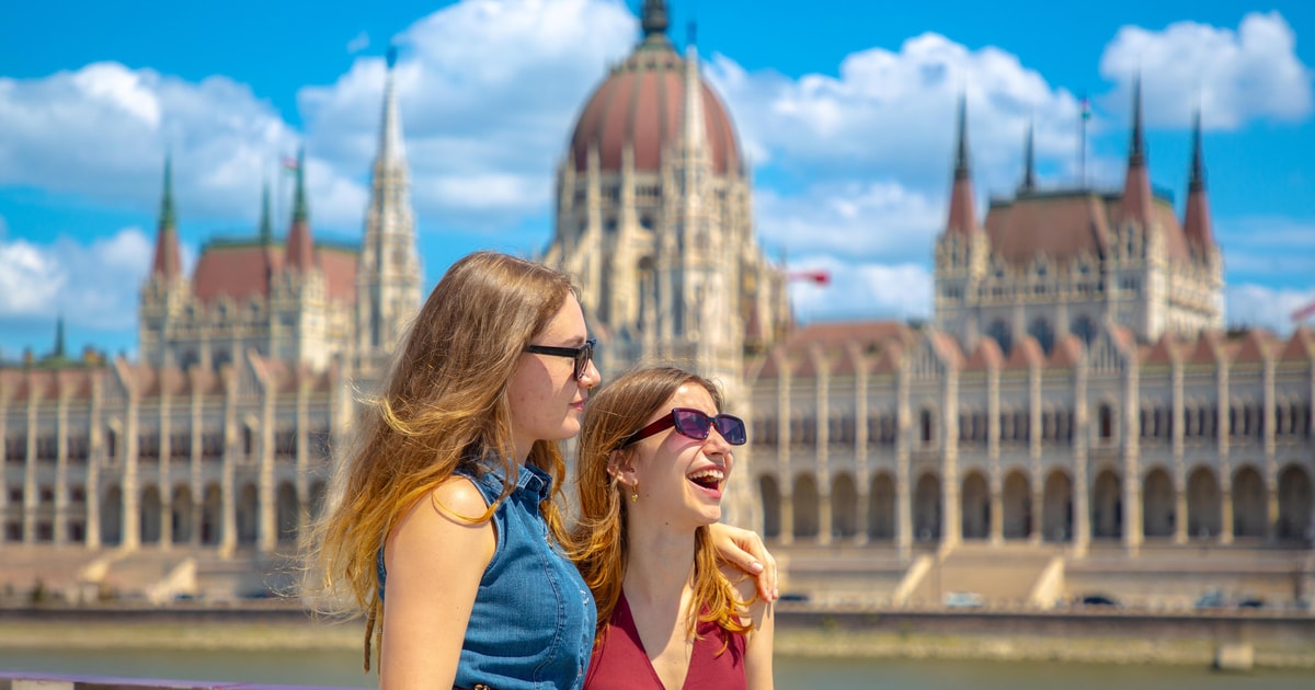 🛳️ Budapest: Unlimited Prosecco and Wine Sightseeing Cruise No booking ...