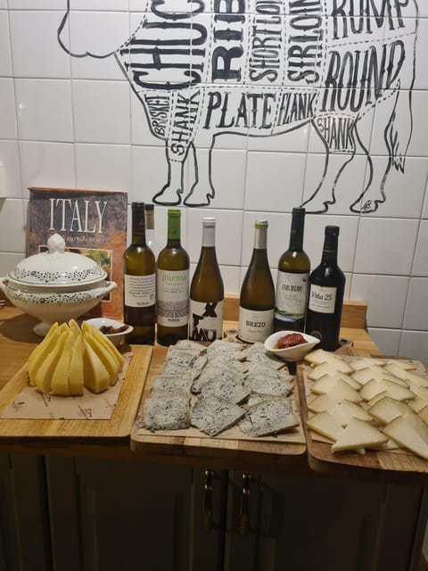 Lokale wijnproeverij met wandeltour tapas en lunch | GetYourGuide