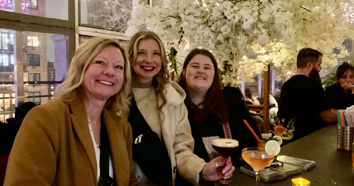 NYC: Midtown Sunday Funday Drinking Tour | GetYourGuide