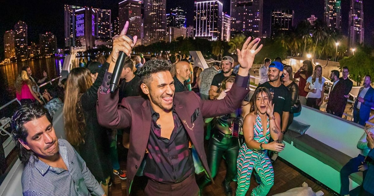 Miami Yacht Party mit Open Bar & Party Bus Erlebnis | GetYourGuide