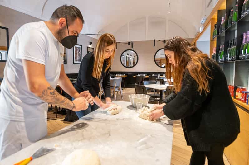 Naples: Authentic Neapolitan Pizza Making Class | GetYourGuide