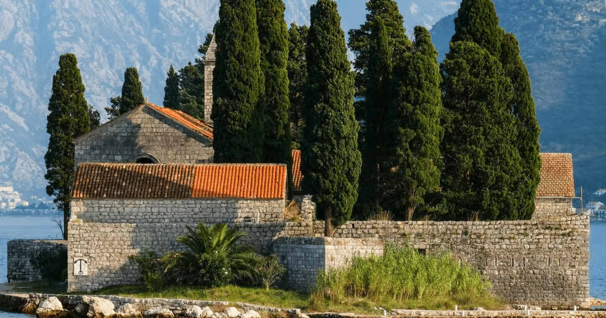 Altstadt von Perast & Mutter Gottes auf den Felsen: Tour mit dem ...