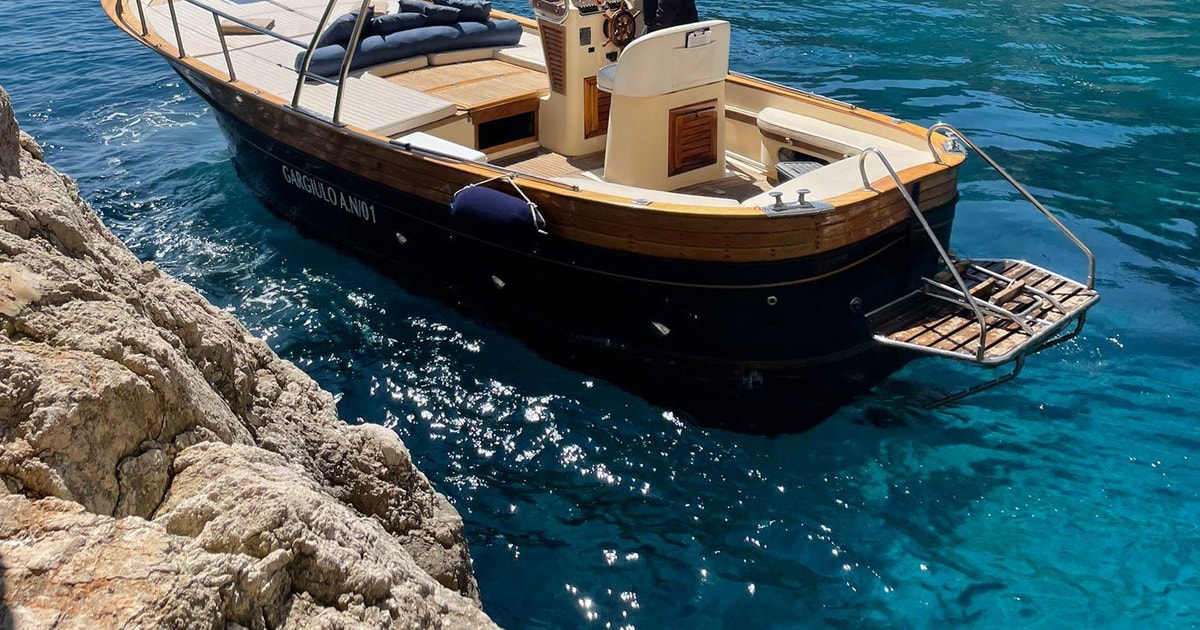 Discovering the island of Capri by boat Fratelli Aprea open 750 ...