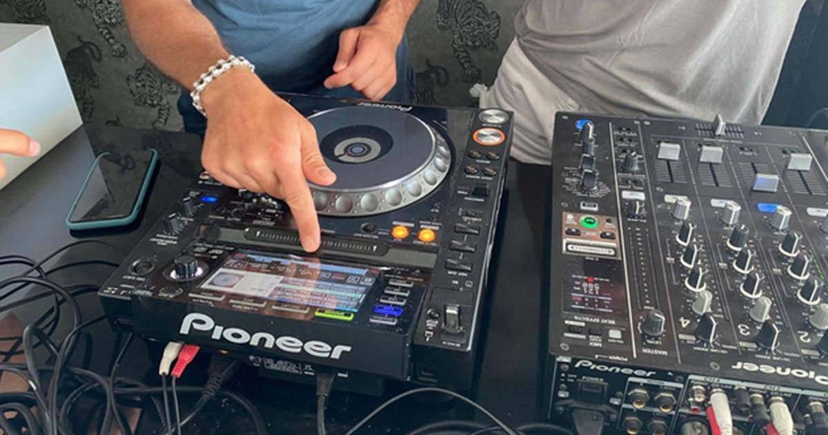 IBIZA DJ-Kurs, Sonnenuntergang und Party im Cafe del Mar | GetYourGuide