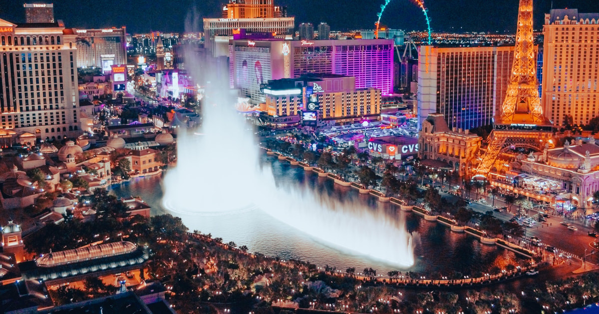 Las Vegas: Helikoptertur over The Strip med vinduespladser | GetYourGuide