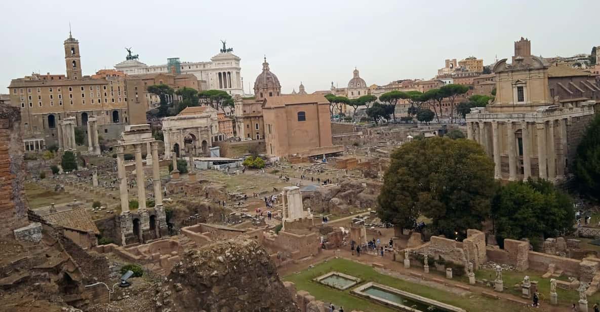 Visita exclusiva a la Antigua Roma y a la Domus Tiberiana | GetYourGuide