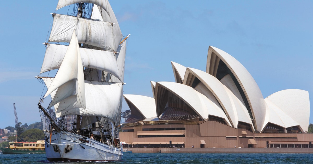 Australia Day: Tall Ships Soren Larsen Diner & Vuurwerk | GetYourGuide