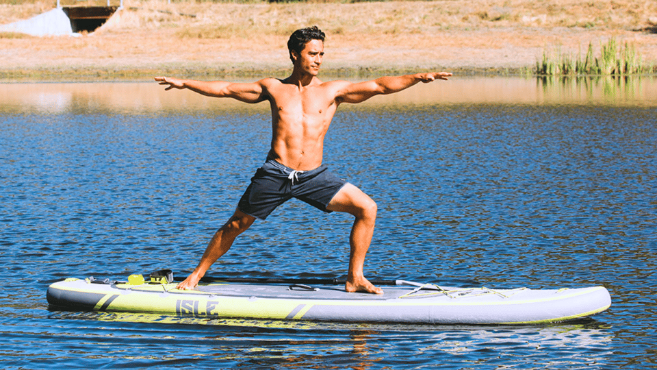 Pilates en stand up paddle y excursión con lugar de recogida | GetYourGuide