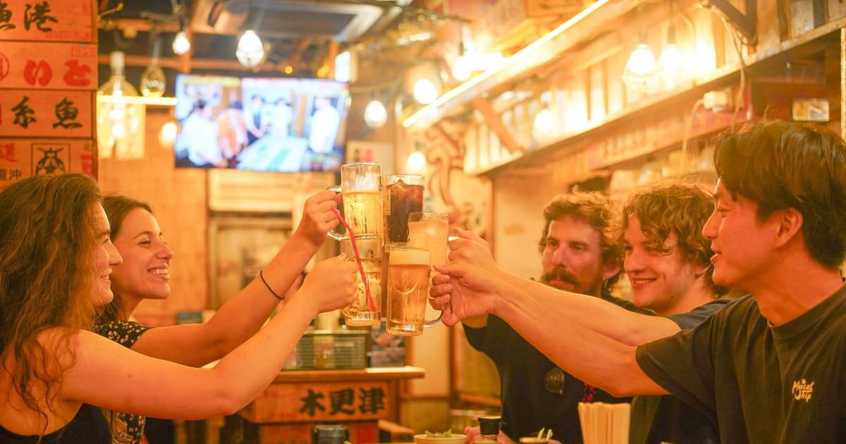 Tokyo: Shinjuku Bar Hopping with All-You-Can-Drink & Dinner | GetYourGuide