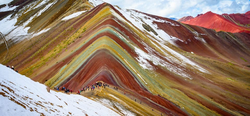 Ganztägiger Ausflug zum Regenbogenberg und zum Roten Tal in Cusco ...