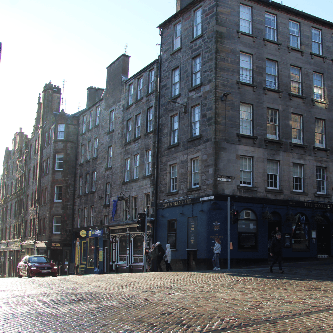 Edinburgh: Royal Mile Guided Walking Tour with Comedian | GetYourGuide