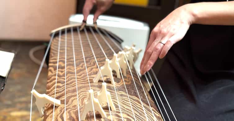 Kioto: Clase de Instrumento Musical Japonés Koto | GetYourGuide