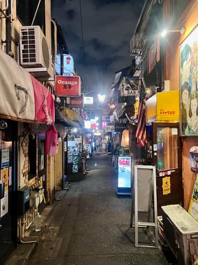 Shinjuku Kabukicho and Golden Gai Walk & Eat Tour | GetYourGuide