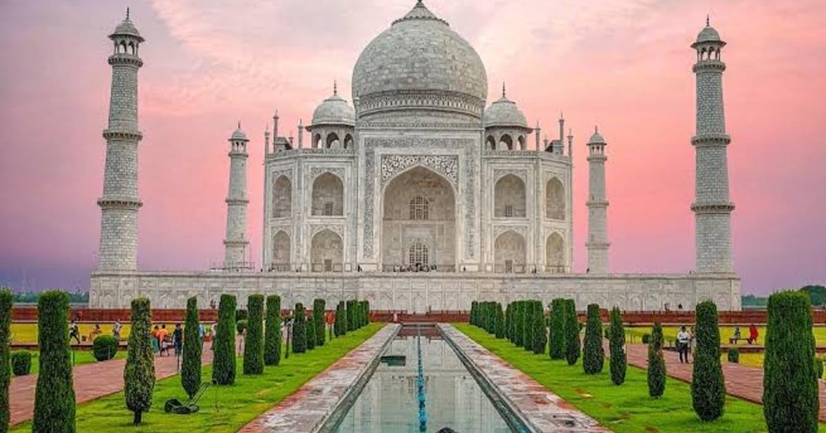 Zonsopgang Taj Mahal Tour met de auto vanuit Delhi | GetYourGuide