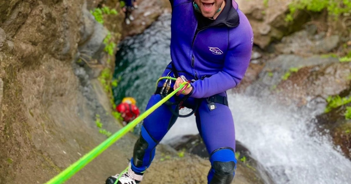 Desde Funchal: Aventura de Barranquismo Intermedio (Nivel 2) | GetYourGuide