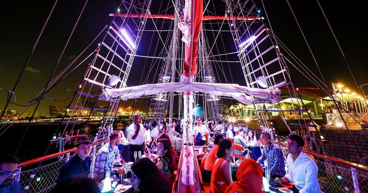 City Lights Buffet Dinner med gratis vin og øl | GetYourGuide