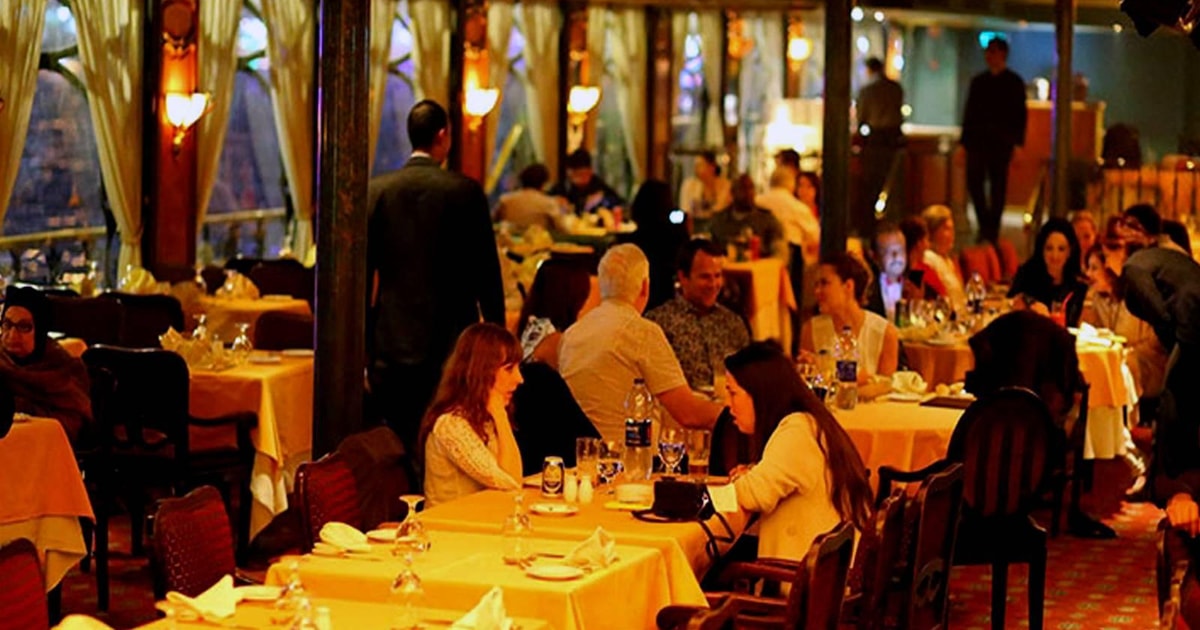 Kair: Rejs kolacyjny po Nilu z rozrywką | GetYourGuide