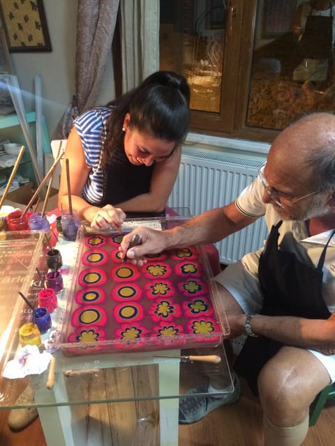 Türk Ebru Kağıdı Ebru Sanatı Atölyesi | GetYourGuide