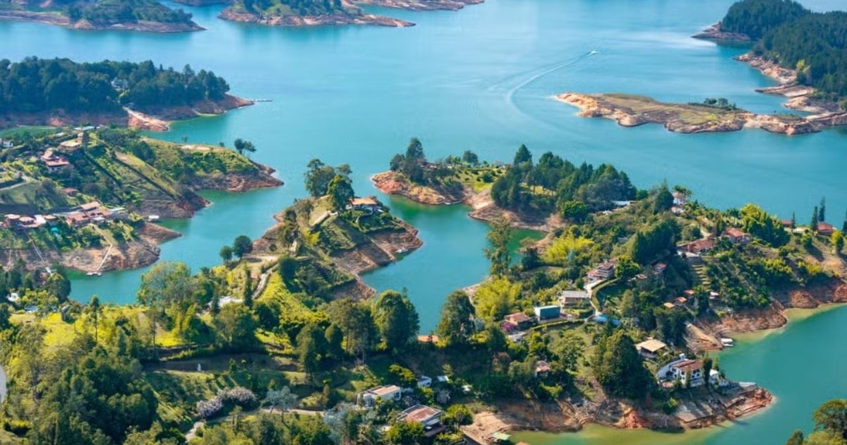 Guatape: Experiencia en parapente | GetYourGuide