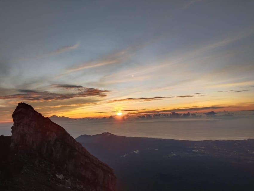 Tour privado de senderismo al amanecer en el Monte Agung | GetYourGuide