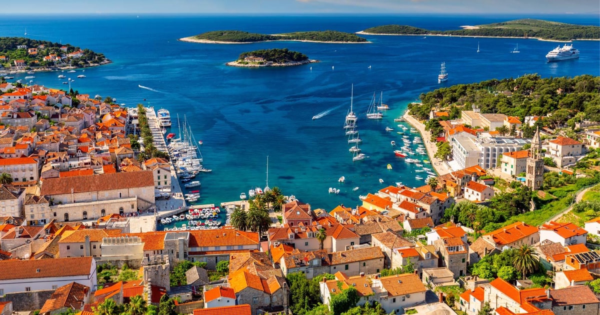 スプリット発フヴァル＆パクレニ島プライベートツアー | GetYourGuide