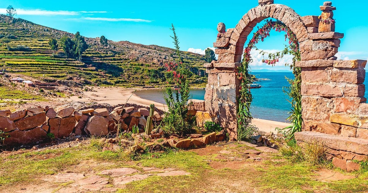Vanuit Puno: Uros & Taquile eiland Dagvullende tour met lunch ...