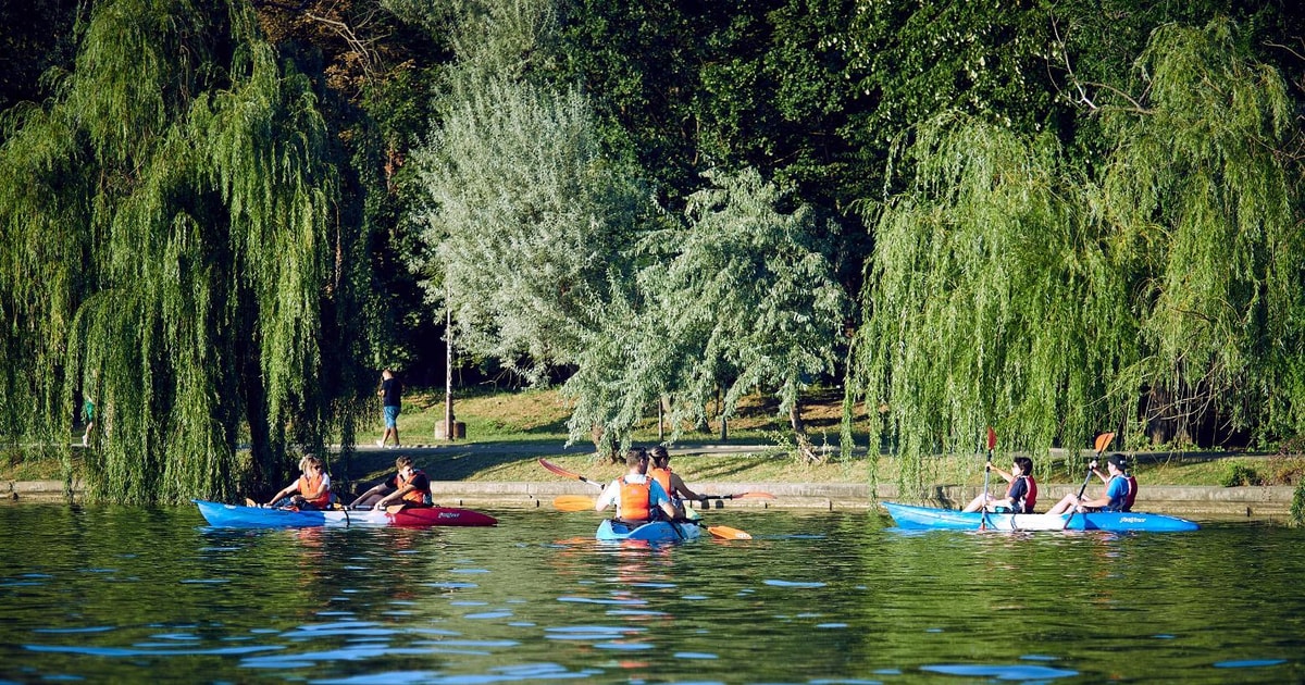 Boekarest: Kajaktocht met gids in het Herastrau Park | GetYourGuide
