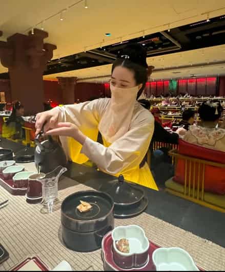 Shanghai: Royal Banquet with Chinese Cultural Performance | GetYourGuide