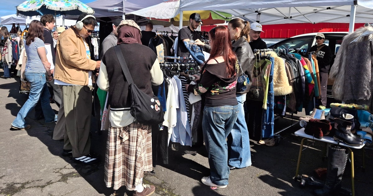 Auckland: Sunday markets & seaside stroll | GetYourGuide