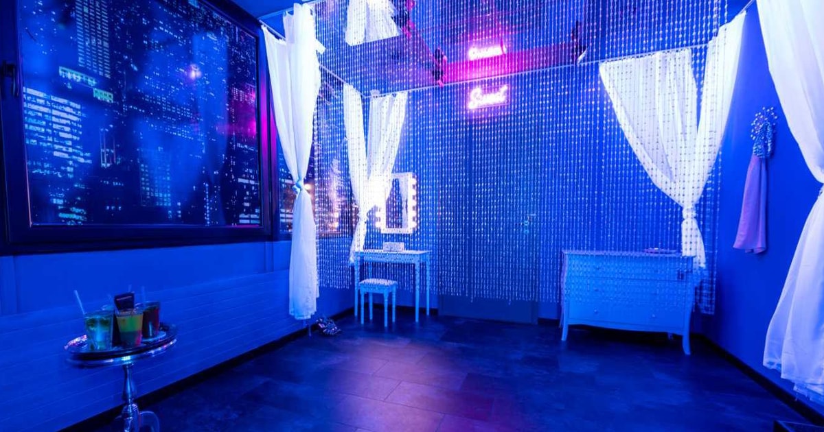 Vienna: Scavenger Escape Room Experience: Gangsta's Cage | GetYourGuide