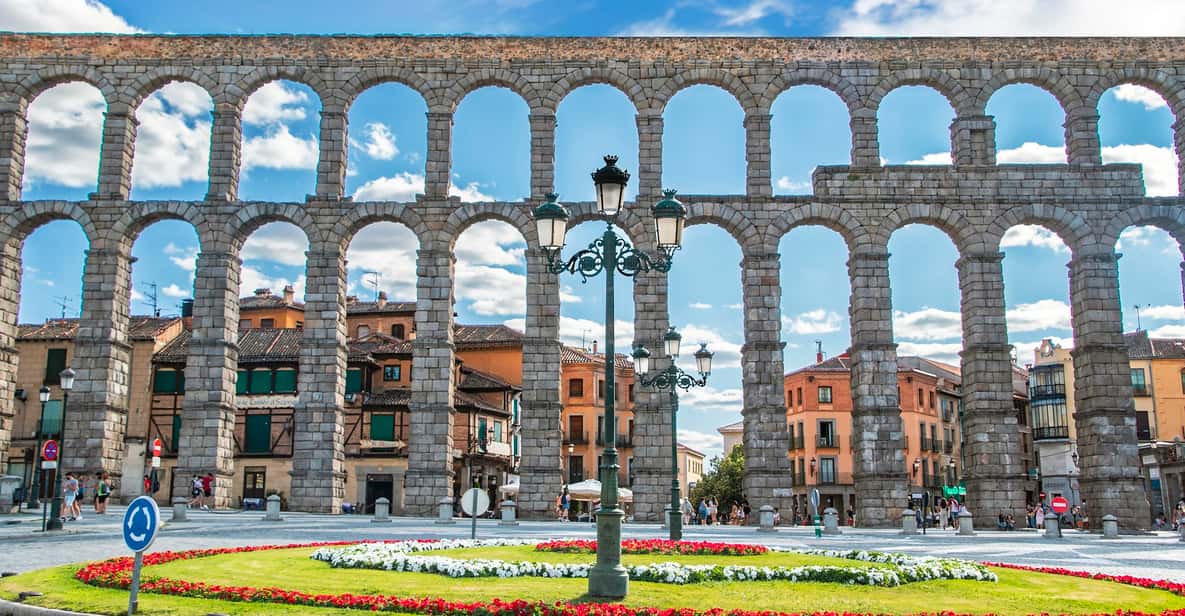 Segovia - Casco Antiguo con visita al Castillo | GetYourGuide