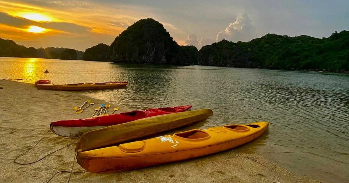 Solnedgång och magisk bioluminiscens plankton natt kajak tur | GetYourGuide