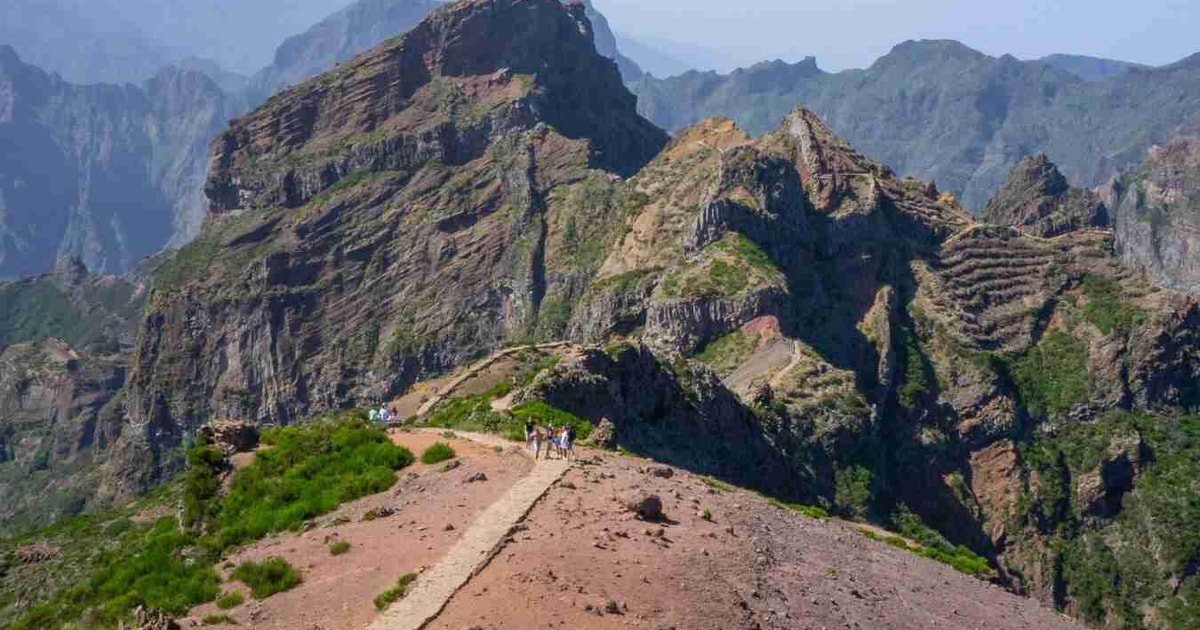 Wycieczka z przewodnikiem Vespą przez góry - Madera | GetYourGuide