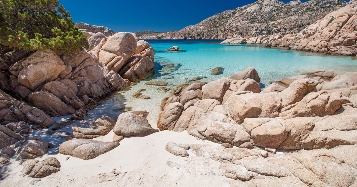 Tour en barco a Cala Coticcio Caprera y las islas de La Maddalena ...