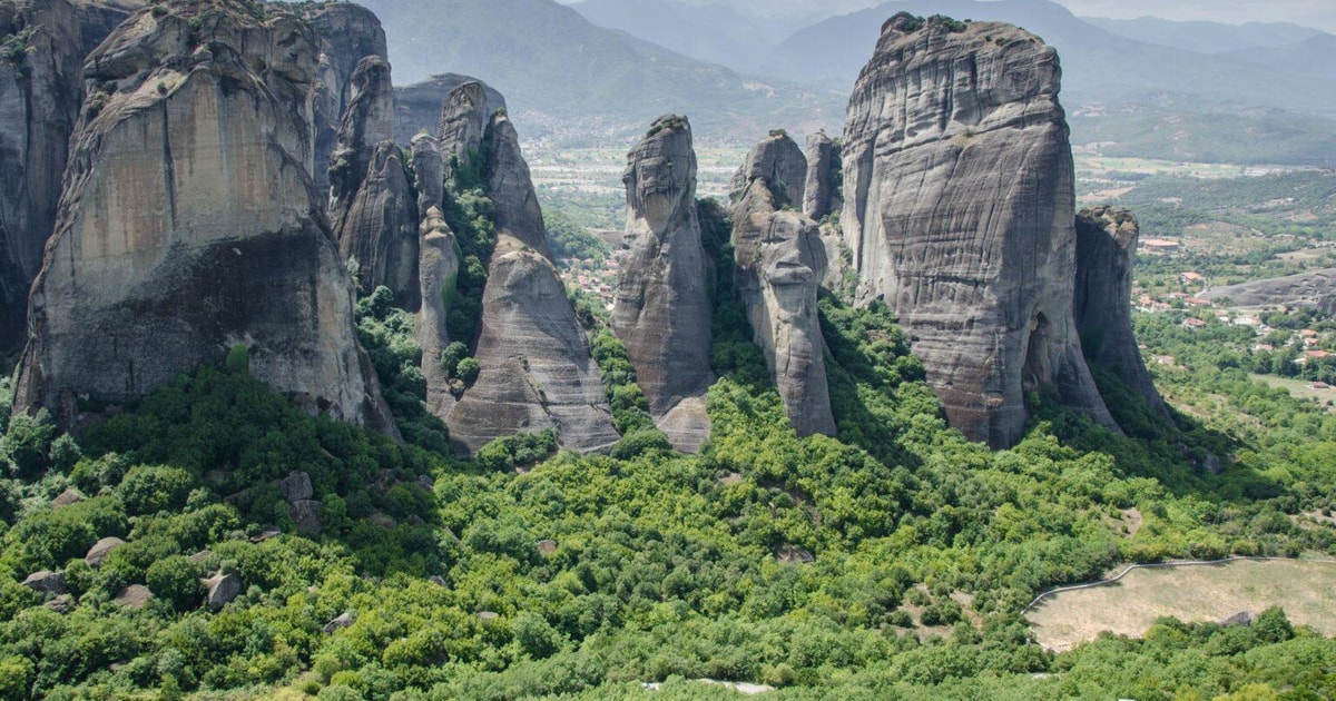 Tour al atardecer en el «bosque de piedra» de Meteora con cena griega ...