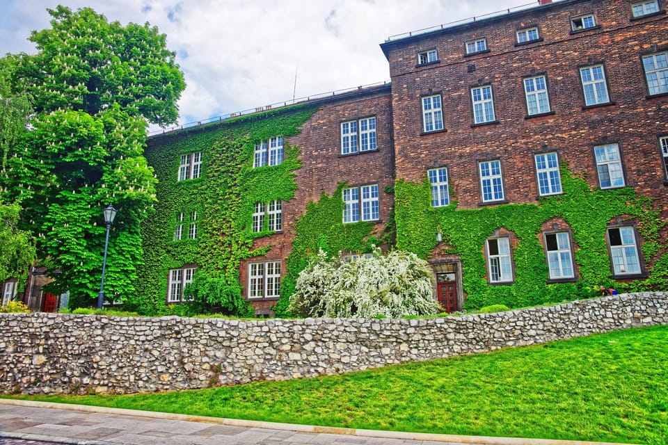 Wawel Castle Treasury & Armoury Skip the Line Privat rundtur | GetYourGuide