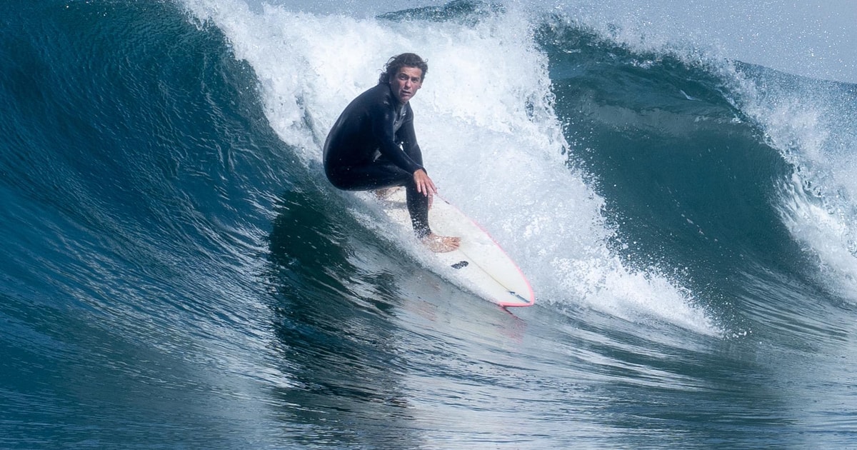 Surfa på World Surf Reserve i Ericeira med en ny vän | GetYourGuide