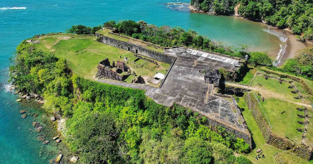 Fra havnen i Colon: Fort San Lorenzo & PanamaCanalAguaClaraLock ...