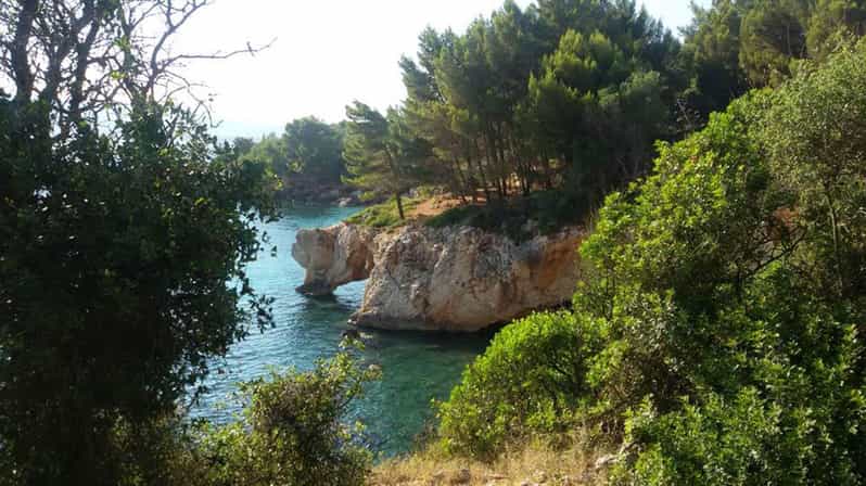 Argostoli: Fanari wandeling - vuurtoren, waterraderen en strand ...