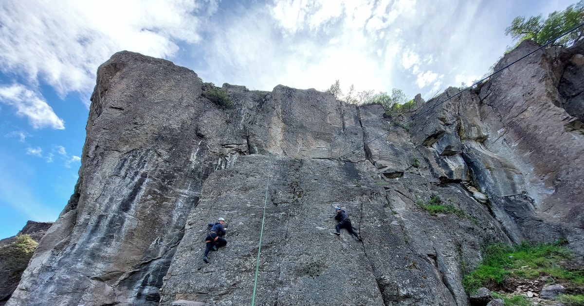 Aventura de escalada en roca de un día completo en los Andes, cerca de ...