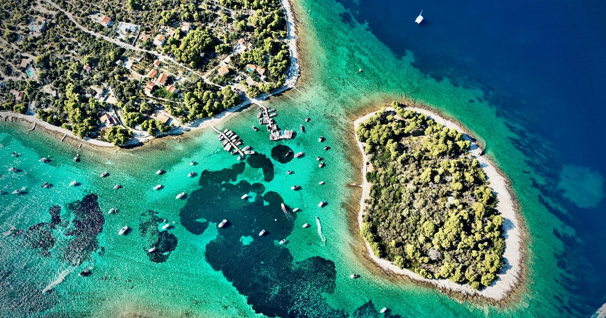 Split: Blaue Lagune und 3 Inseln Gruppenboottour | GetYourGuide