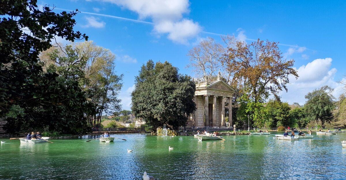 ROME: Villa Borghese Lake tour by boat with independent rowing ...