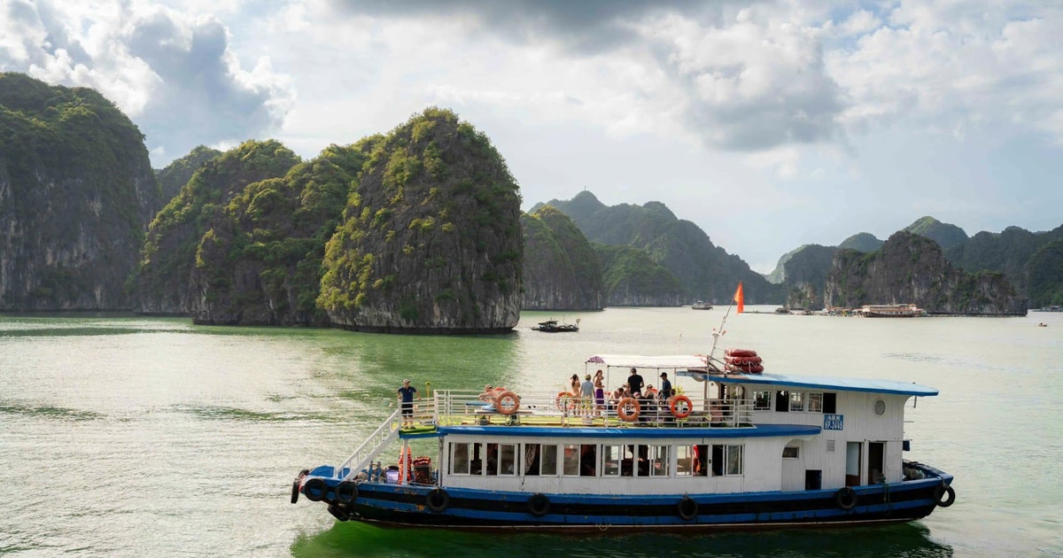 Cat Ba/Ha Noi: Lan Ha en Monkey Island - dagtrip per boot | GetYourGuide