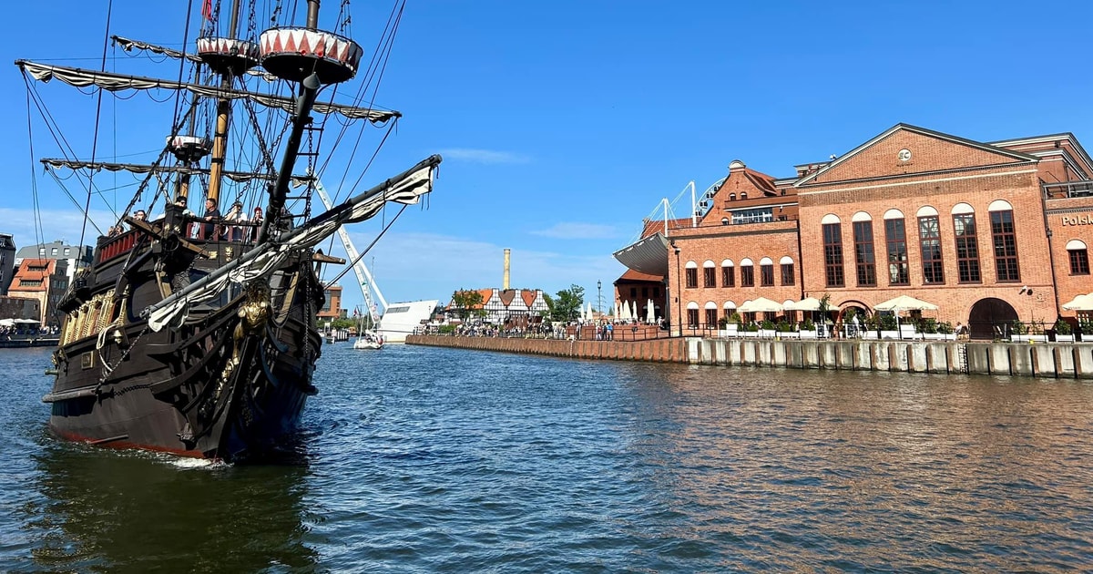 Danzica: Crociera guidata di andata e ritorno a Westerplatte | GetYourGuide
