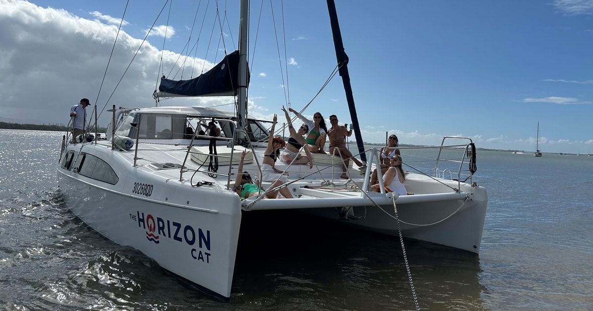 Gold Coast: Privat katamaran-krydstogt for op til 30 gæster. | GetYourGuide